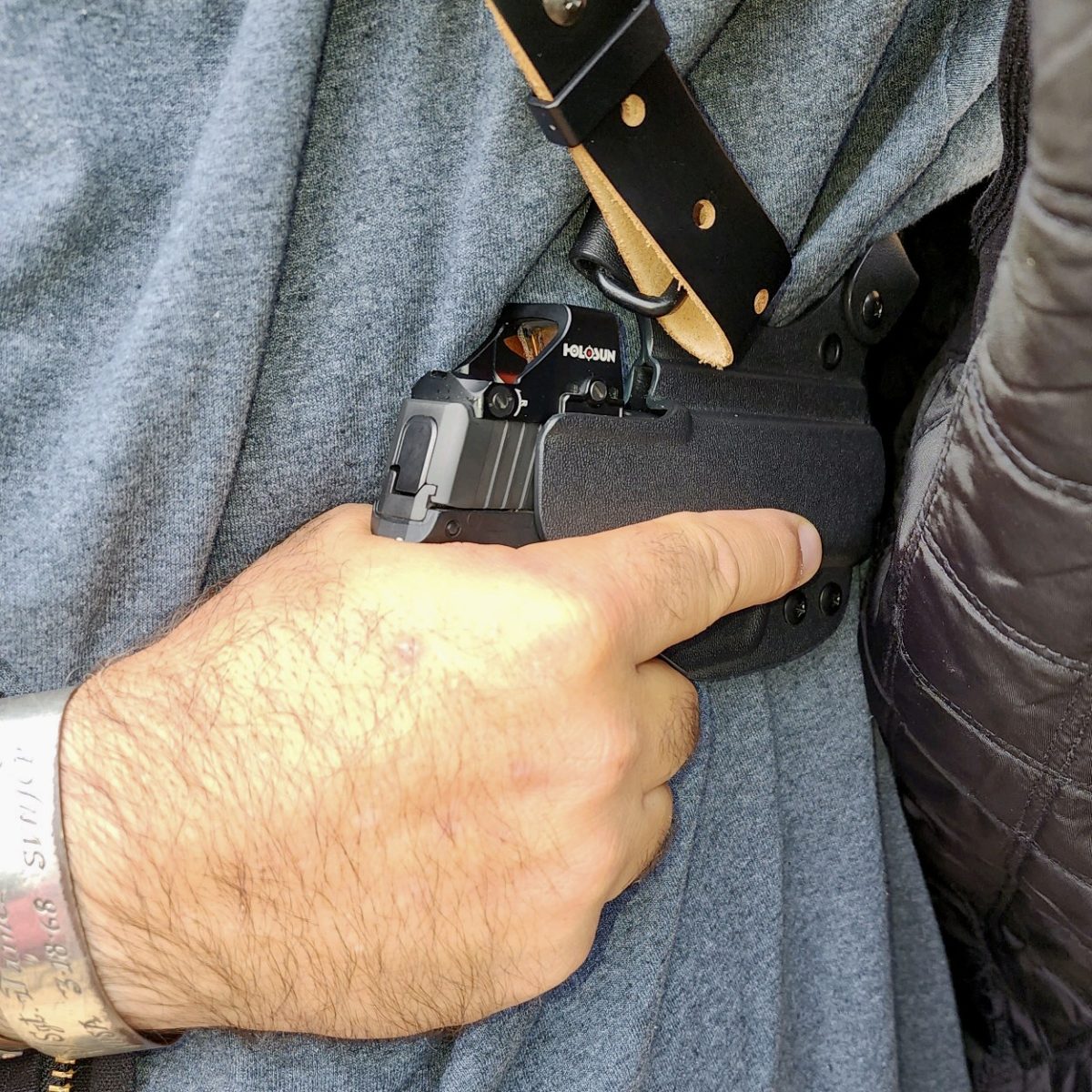 Shoulder Holsters - Part 2 - American Cop